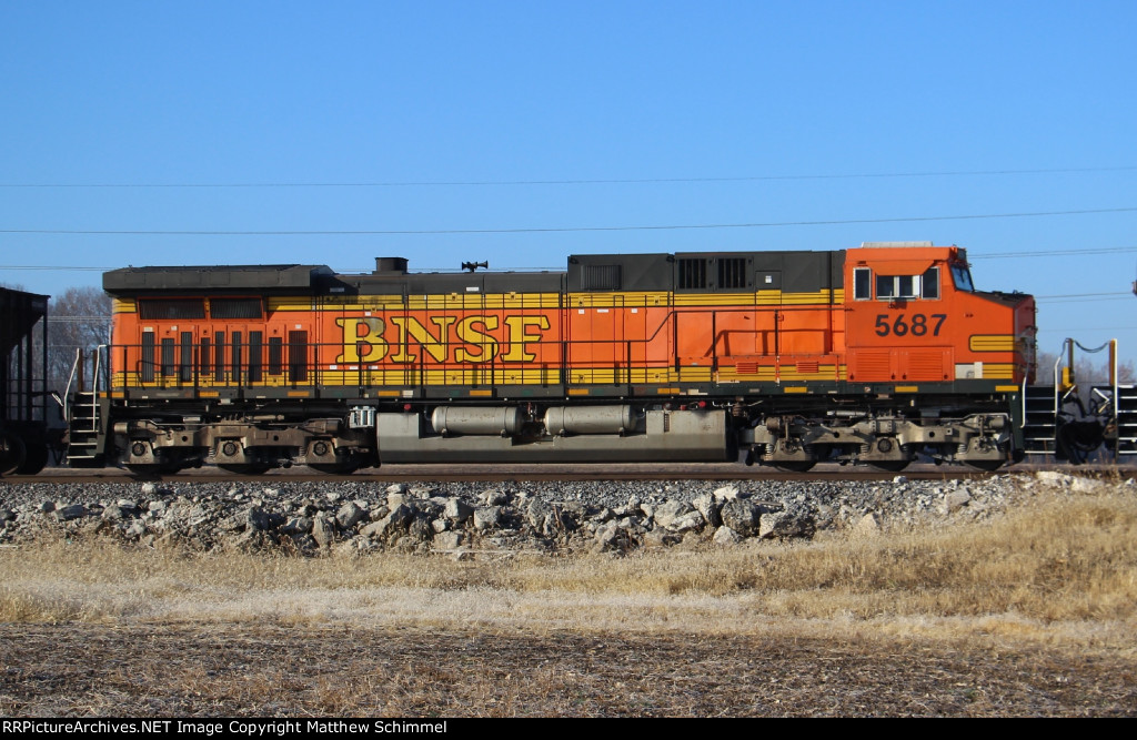 BNSF 5687
